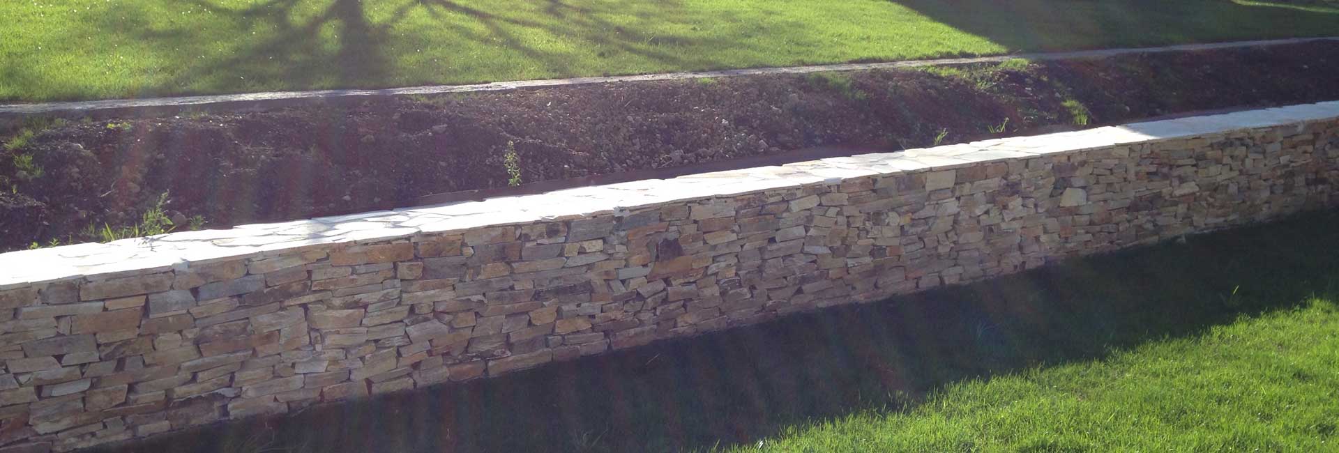 Réalisation de murs en pierre dans votre jardin